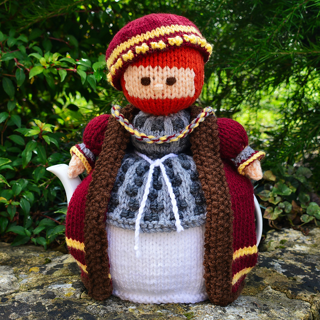Ravelry: King Henry VIII Teapot Cosy - 4 Cup pattern by Joanna Marshall