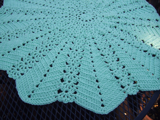 Ravelry: Lacy Round Ripple Blanket pattern by Heather Tucker