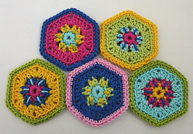 Ravelry: Hexagon Flower pattern by Paula Matos