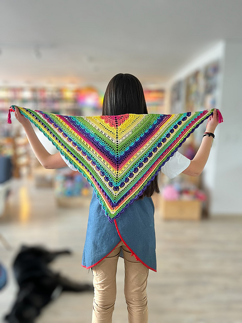 Ravelry: Chal Reencuentros pattern by Elena Galofre