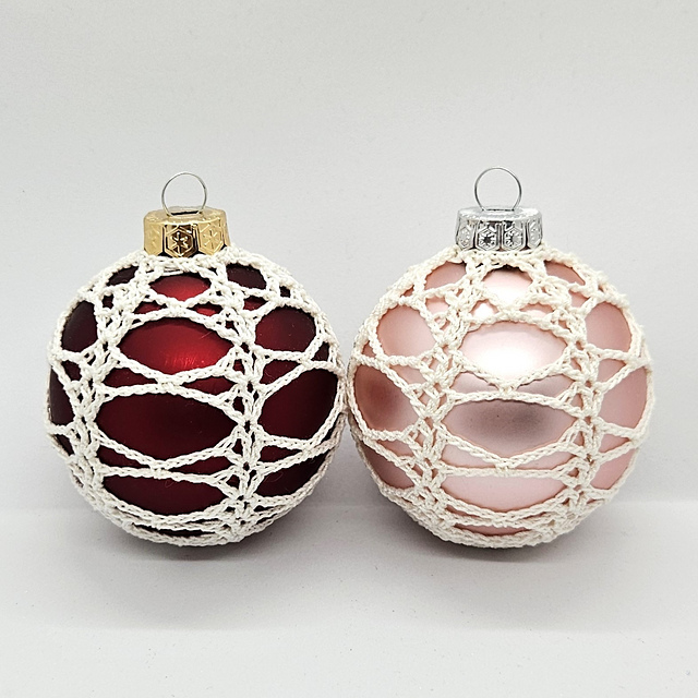 Ravelry: Covered Christmas Baubles #4 pattern by Elín Guðrúnardóttir