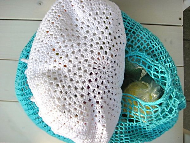 Ravelry: ElisabethAndree's Doily Bag (how to turn a doily into a bag)