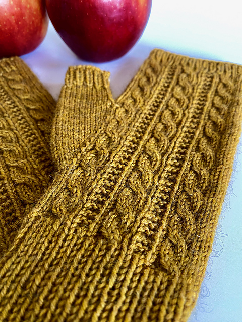 Ravelry Orchard Stroll Mitts Pattern By Woolen Cottage