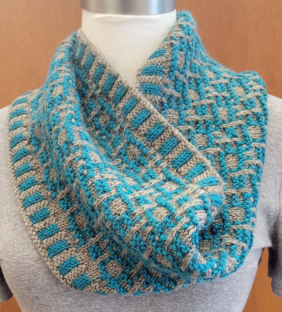 Ravelry: Hopscotch Cowl pattern by Elizabeth Vindedahl