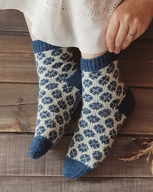 Ravelry: Russian gzhel socks pattern by Elizaveta Borovkova