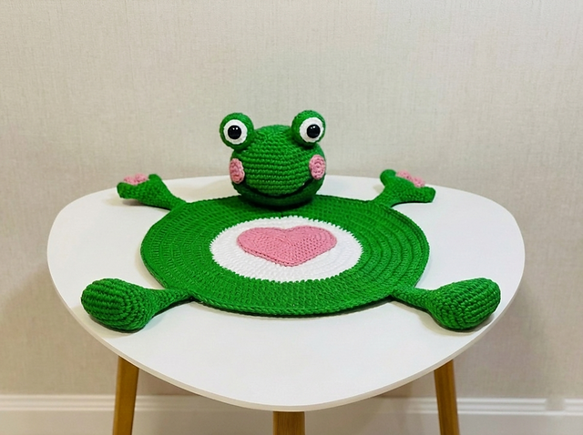Ravelry: Crochet Frog Placemat pattern by Ella Amigurumi