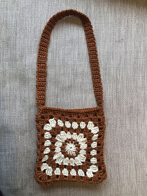 Ravelry: Granny square bag pattern by Ella Boyce