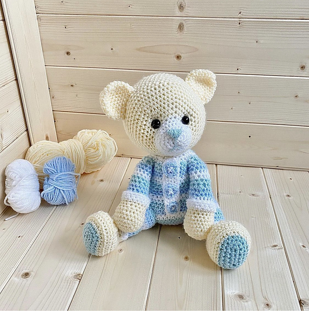 Ravelry: Crochet Bear pattern by Lisa Paddock