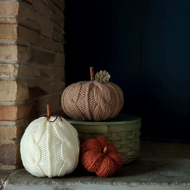 Ravelry: Cozy Cable Knit Pumpkins pattern by Ellen Socha