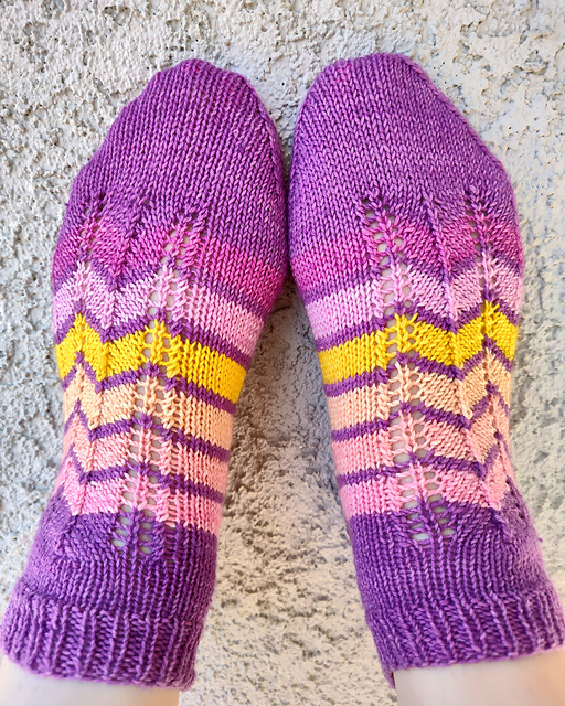 Ravelry: Veer Off Course pattern by Jennifer Beaulieu