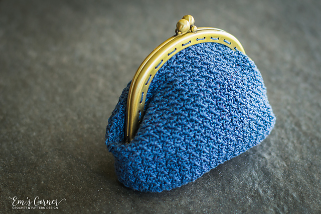 Ravelry: Curio Coin Purse pattern by Emily Truman