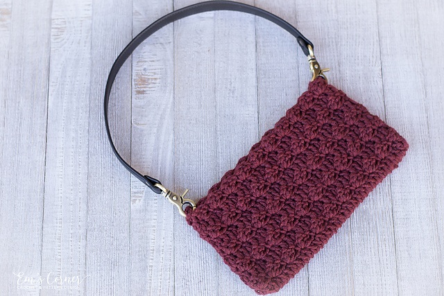 Ravelry: Classic Clutch Purse pattern by Emily Truman