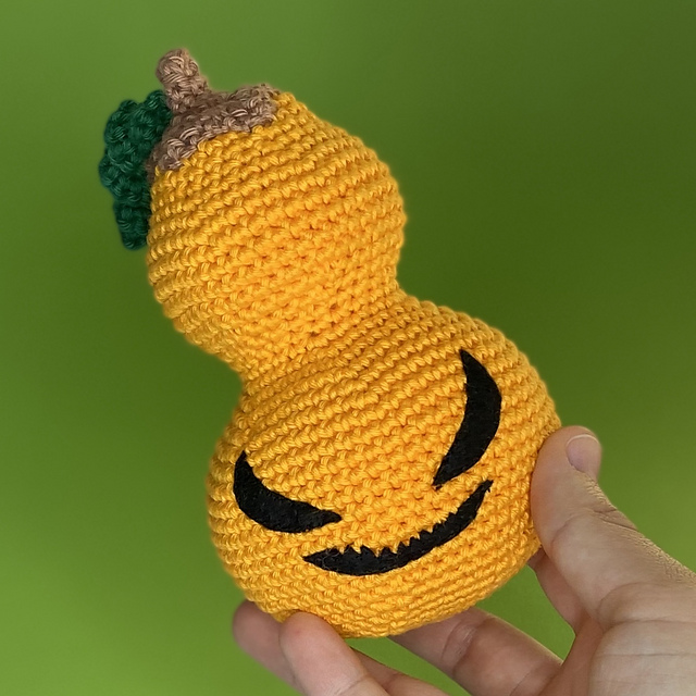 Ravelry: Gwen the Gourd pattern by Emma McFarlane