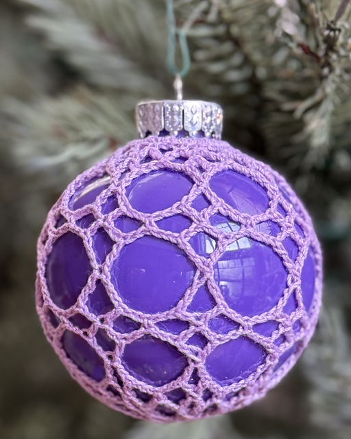 Ravelry: Art Deco Ornament Cover pattern by Emma Garside