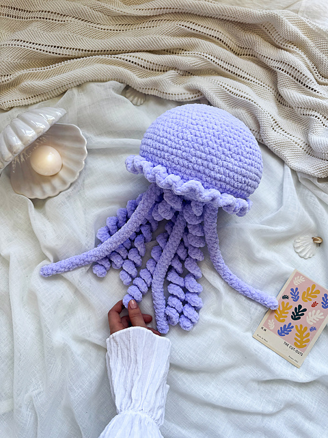 Ravelry: Jellyfish pillow pattern by Mariana Cambur