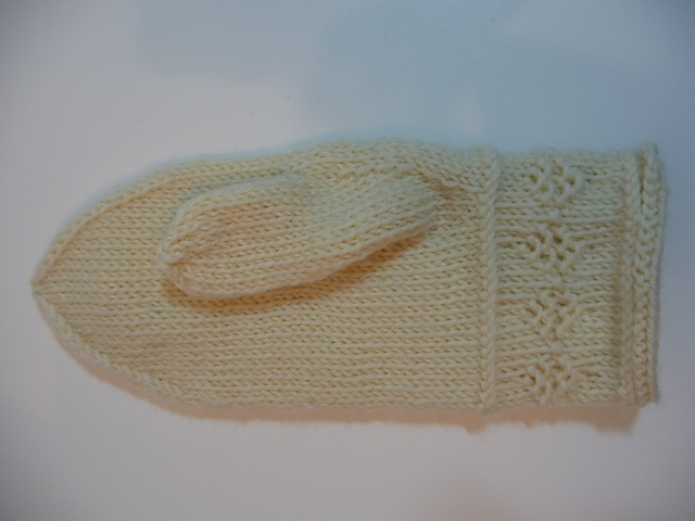Ravelry: Traditional Mittens pattern by Laura Farson
