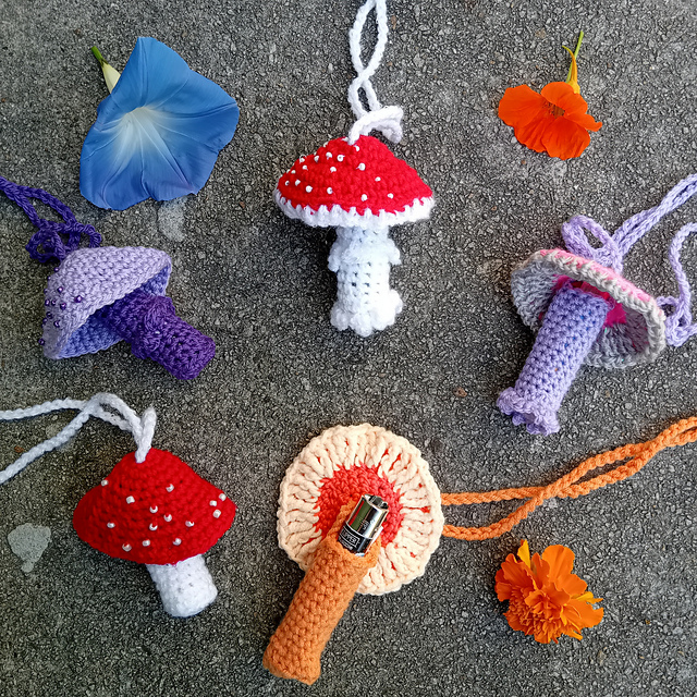 Ravelry: Mushroom Pouch with Frill pattern by Erika Devine