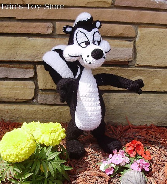 Ravelry: Sammy Skunk pattern by Erin Scull