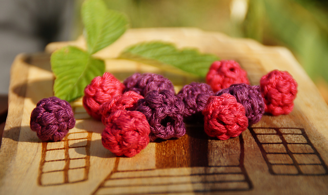 Ravelry: Mures, framboises et cassis pattern by Estelle Calim