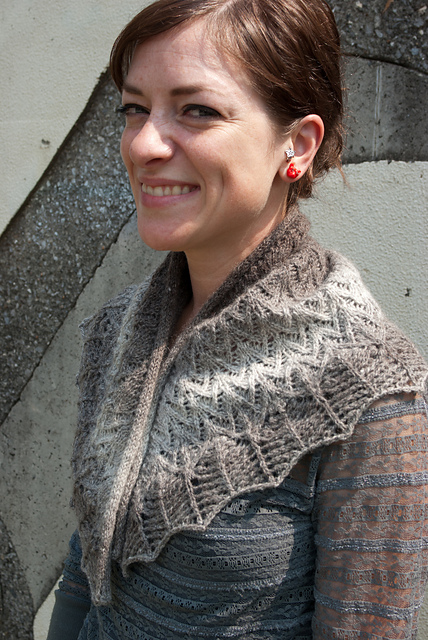 Ravelry: Buffalo Grass Triangle pattern by Anna Sudo