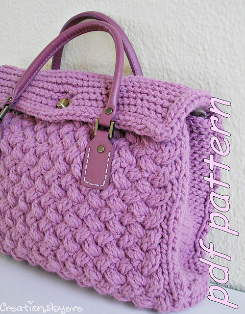 Ravelry: textured bag knitted with woven pattern pattern by Evelyn Siatra