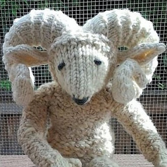 Ravelry: Eunice Ewe pattern by Evelyn Arvey