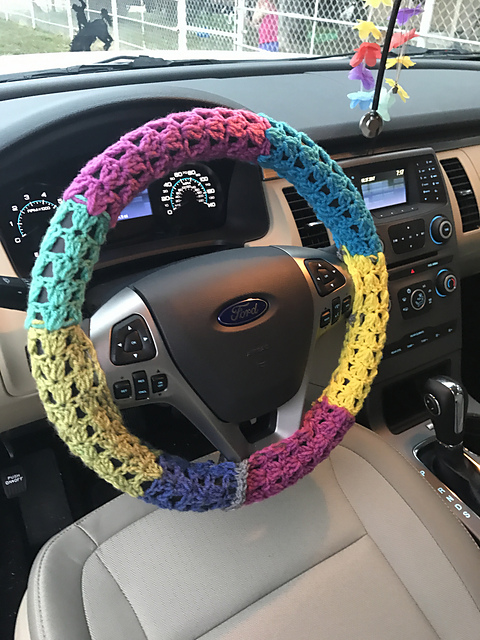 Ravelry: steering wheel cover pattern by Alecia Spurr