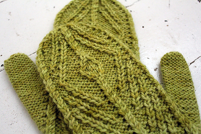 Ravelry: PINNATE mittens pattern by Evie Scott