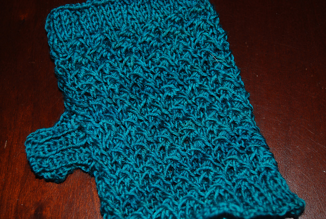 Ravelry: Arya's Gauntlets pattern by Julie Coburn