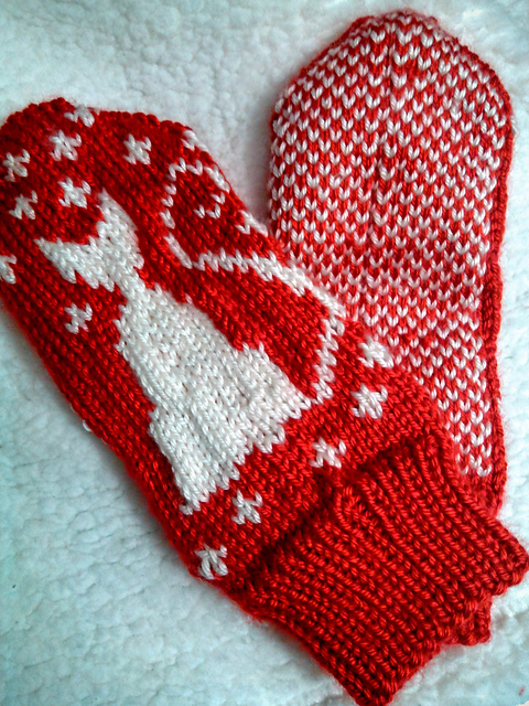 Ravelry: Cat Mitten pattern by Rachel Boulahanis