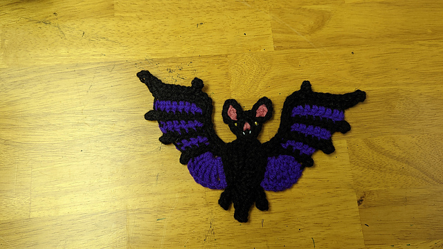 Ravelry: Spooky Bat Applique pattern by Liz Shafer