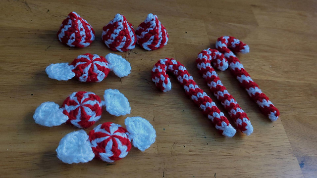 Ravelry: Peppermint Holiday Candies pattern by Liz Shafer