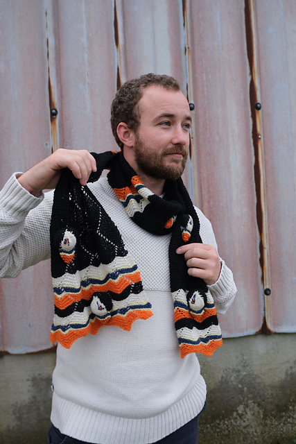 Ravelry: Puffin Hunter Scarf pattern by Helen Robertson