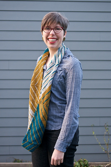 Ravelry: Flying Triangles Cowl pattern by Emily Devlin