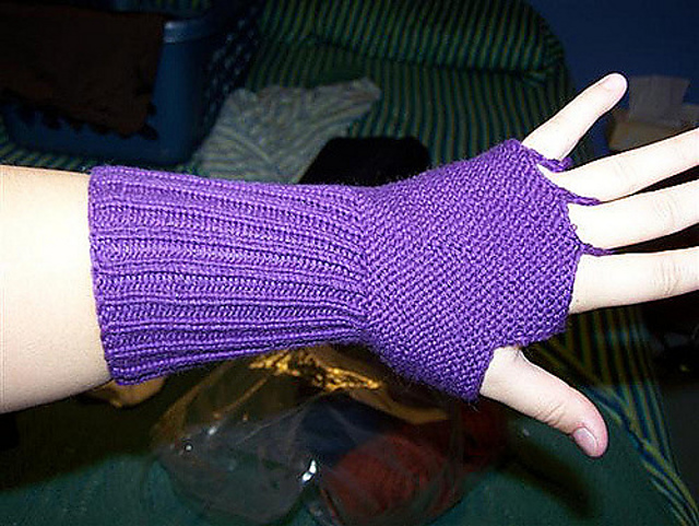 Ravelry: Palmless Mitts pattern by Fleming, Reid & Co. Ltd