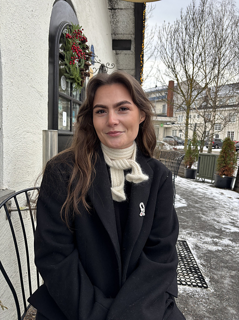 Ravelry: Poppy Scarf pattern by Farmknit