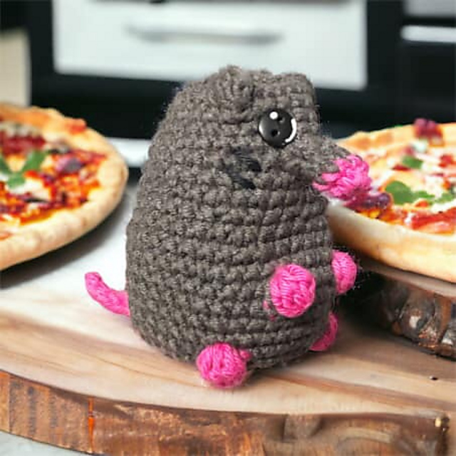 Ravelry: Pizza Tower Rat pattern by Trish Hoskin