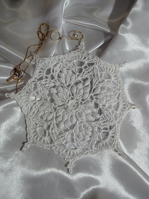 Ravelry: Snow flower pattern by Fereshte Tarband