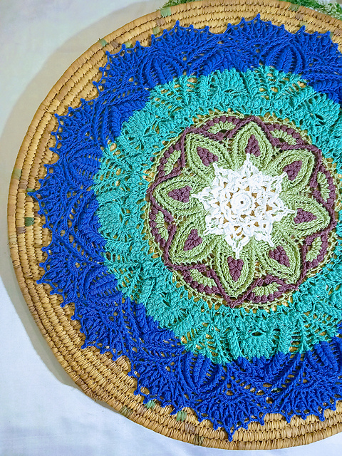 Ravelry: Nika pattern by Fereshte Tarband