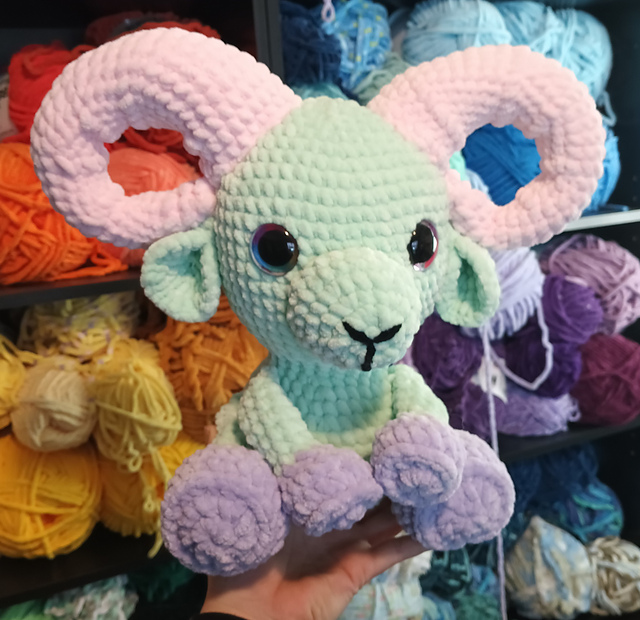 Ravelry: Auri the Ram pattern by Samantha Fetting