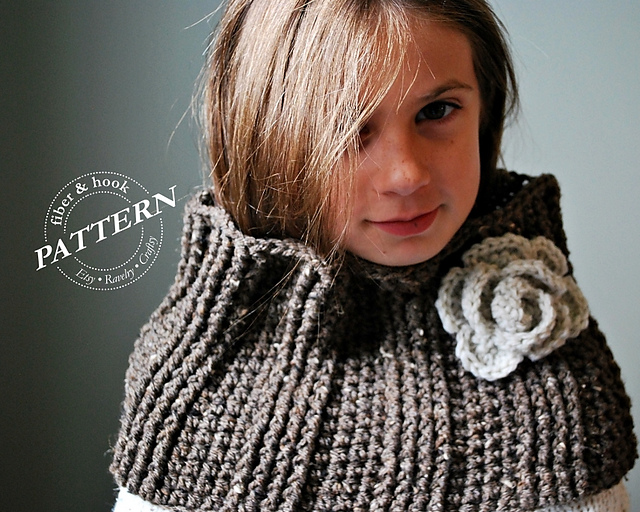 Ravelry: Ribbed Cowl with Flower pattern by Sarah Rowley