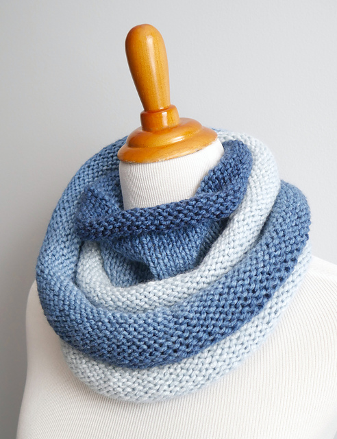 Ravelry: Roll Edge Ombre Cowl pattern by Fiber Flux / Jennifer Dickerson