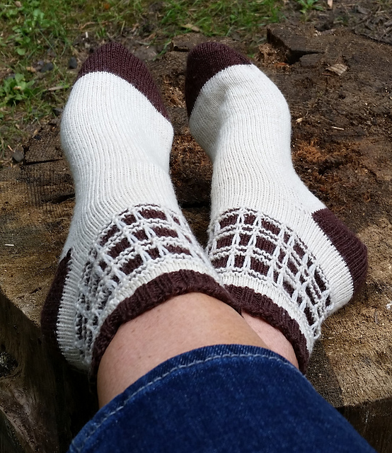 Ravelry: Easy Peasy Plaid Socks pattern by Naomi Frost
