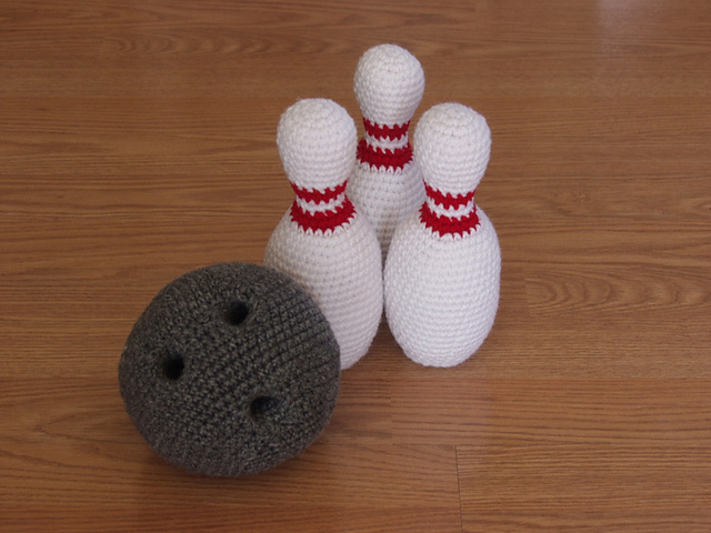 Ravelry: Bowling Set pattern by Brenna Eaves