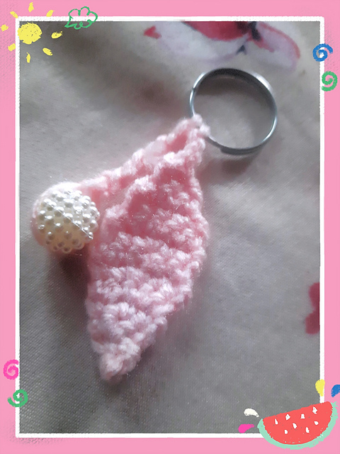 Ravelry: Beaded crochet keychain design pattern by Fiberfiesta designs