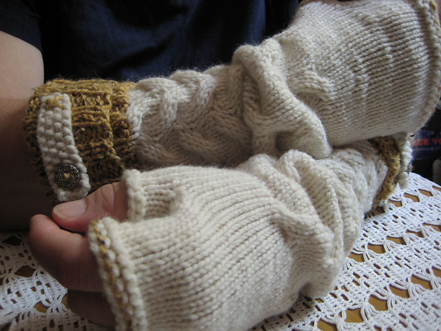 Ravelry: Shake the Barley Fingerless Gloves pattern by Erica Jackofsky ...