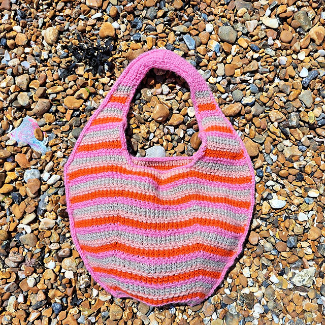 Ravelry: Raspberry Ripple Bag pattern by Fiona Graf