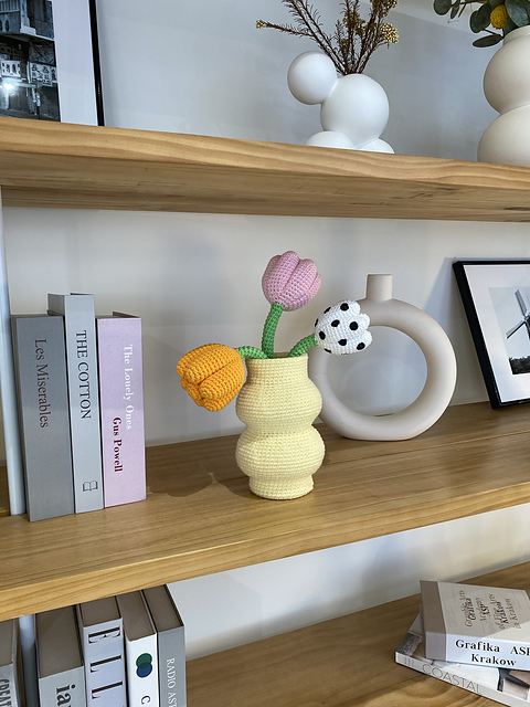 Ravelry: Bubble Vase and Blooms pattern by Ting Fan