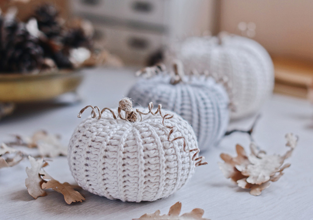 Ravelry: Three Rustic Pumpkins pattern by Mareeva Olga