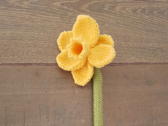 Ravelry: Knitted Daffodil pattern by Fitting in Knitting
